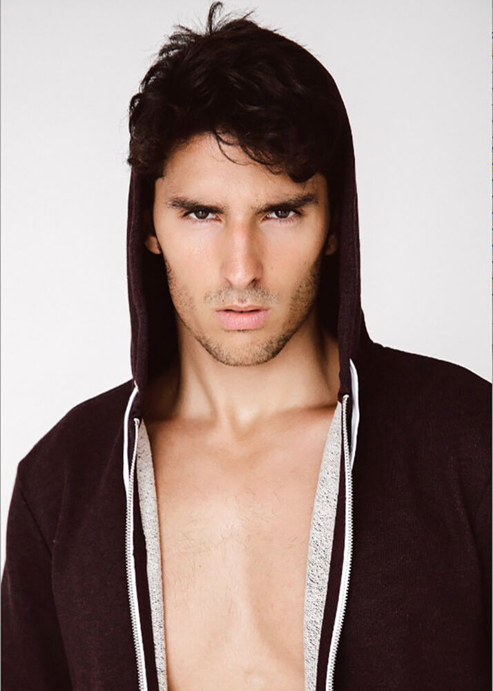 Adriel M. modelo masculino y actor - Plugged Models Management
